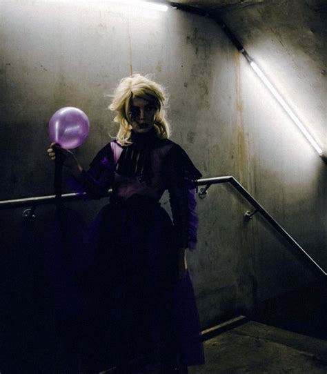 Hot Izzy Phillips Nude And Sexy Photos