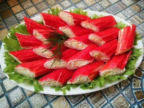 Закуска из крабовых палочек Ингредиенты: крабовые палочки 1 упаковка ...
