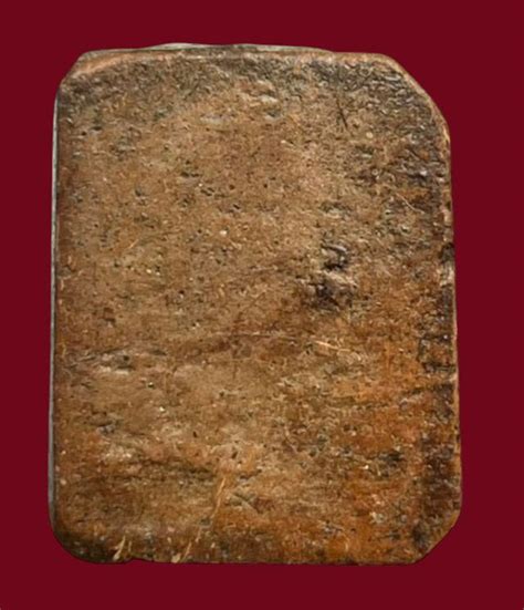 พระเครื่องเนื้อดิน หลวงพ่อปาน วัดบาวนมโค พิมพ์ขี่ไก่หาง 5 เส้น Ennxo