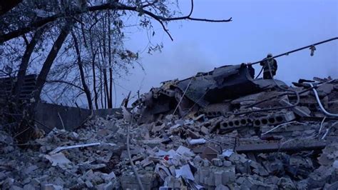 У Дніпрі повідомили про наслідки вечірнього удару через падіння уламків ракет поранена жінка