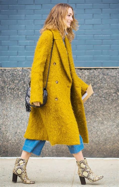 Cómo Reinventar Tu Look Con Un Abrigo Oversize Amarillo Infobae