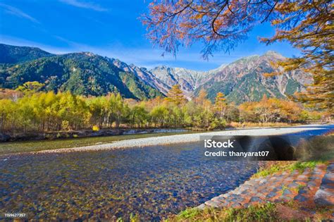 Río Azusa Que Fluye A Través Del Parque Nacional Kamikochi En La