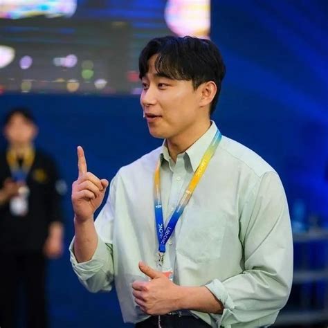 현미니즘 92 Hyeon Min • Threads Say More