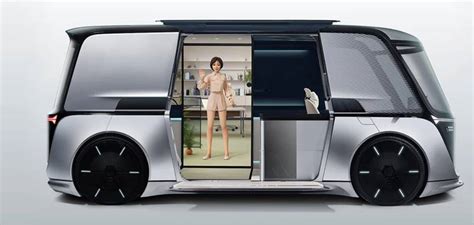 Techshots Lg To Show Off Life Size Concept Of Lg Omnipod