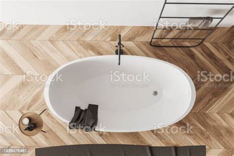 욕조와 수건 레일 사다리가 있는 세련된 욕실 인테리어의 상위 뷰 0명에 대한 스톡 사진 및 기타 이미지 0명 3차원 형태 가구 Istock