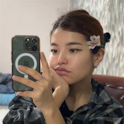 Утром я села в общественный транспорт маршрутку и заняла предпоследнее сиденье На последнем