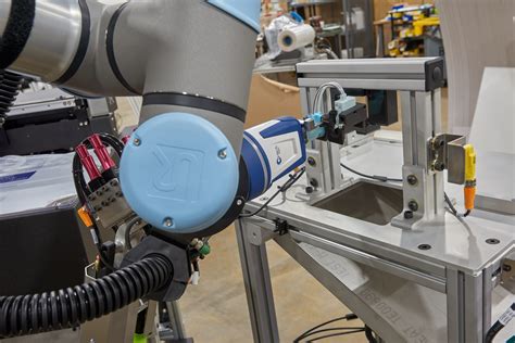 Robot Packaging And Palletizing Cell Midwest Engineered Systems