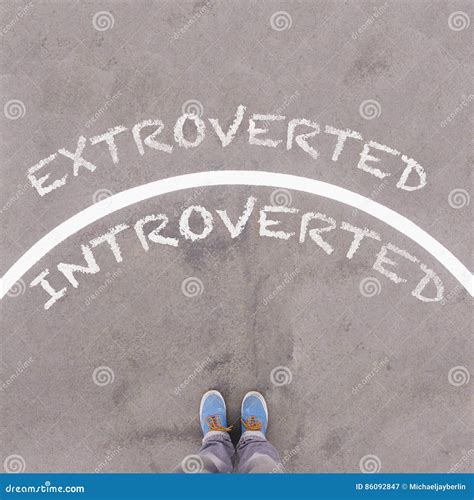 Extravert Versus Introvert Teksten Op Asfaltgrond Voeten En Schoen Stock Afbeelding Image Of Extravert Versus Introvert Teksten Op Asfaltgrond Voeten En Schoen Stock Afbeelding Image Of