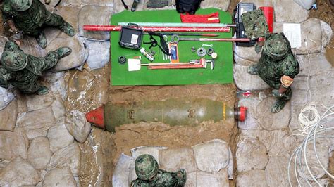 Двама загинаха в Полша при експлозия на бомба която може да е останала от Втората световна