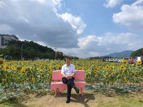 상천 독일의 극작가 ‘브레히트는 폐허가 된 베를린에서 히틀러의 독재에 항거하며 현실의 허위와 무지와 싸우면서 진실을 쓰고자 할 때 적어도 다섯 가지의 어려움을