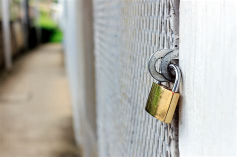 근접 촬영 이전 마스터 키와 녹슨 자물쇠 소프트 포커스와 빛 0명에 대한 스톡 사진 및 기타 이미지 0명 강철 금 금속 Istock