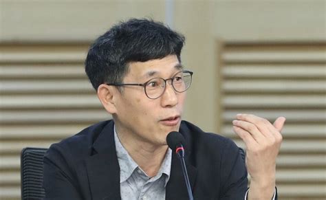 진중권 윤석열·허영 나치 법학자와 뭐가 다를까