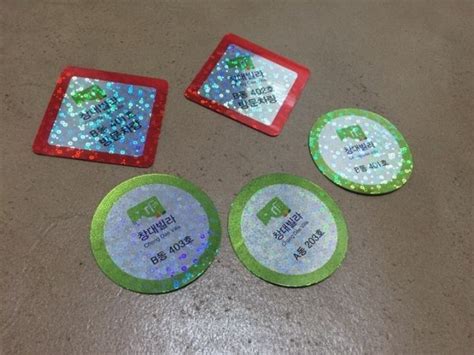 주차증제제디자인의 특허등록된 진짜 무점착주차스티커는 접착제 자체가 없습니다 광고카피 사진 촬영 형식 비슷하다고 기능까지 같을수는 없습니다 즉석인쇄 즉석주차번호판