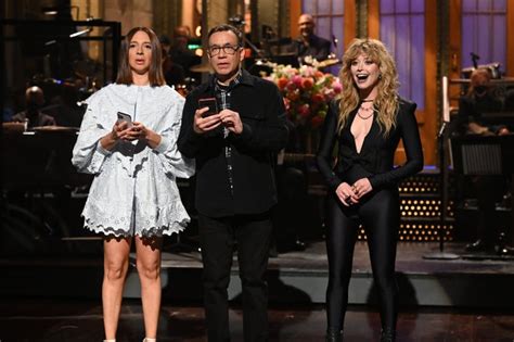 Natasha Lyonne Brings Out Ex Fred Armisen For Snl Monologue Jokes