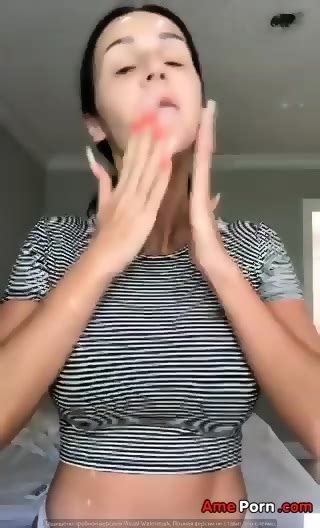 Hot Girl Showing Off Her Hot Ass Body Eporner