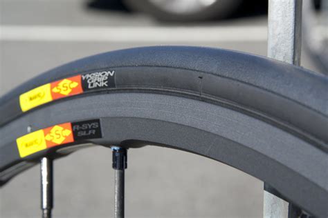 Gros Plan Sur Les Mavic R Sys Slr Exalith Vélo Route Cyclisme