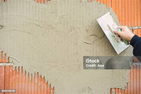 Plester Industri Di Plester Kerja Dinding Bata Di Lokasi Konstruksi Foto Stok Unduh Gambar