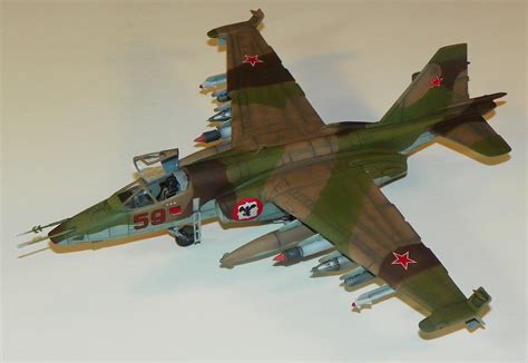Sukhoi Su 25 Frogfoot 172 Scale Plastic Model Airplane 7227
