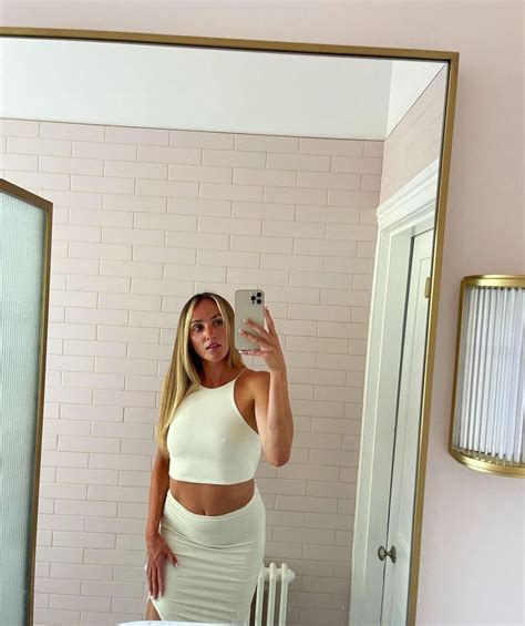 Hollie Olding R Womensoccerlegs