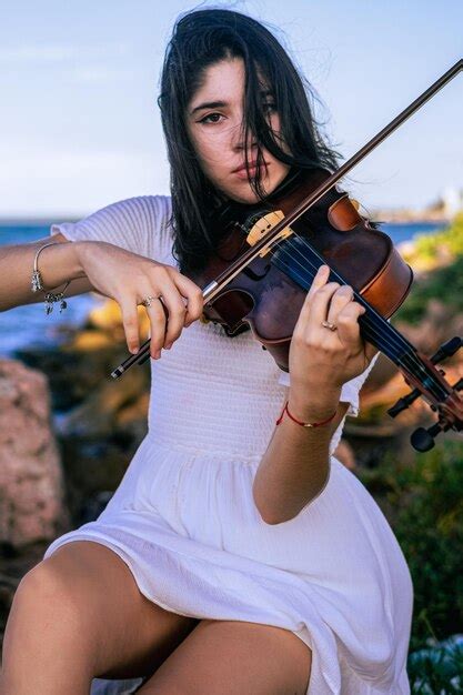 Mujer Joven Tierna Imagenes Posando Foto Premium