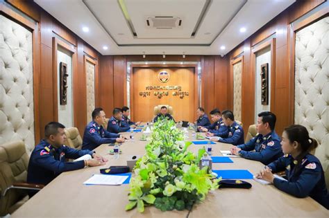 ឧត្តមសេនីយ៍ឯក រ័ត្ន ស្រ៊ាង បើកកិច្ចប្រជុំពង្រឹងកិច្ចការជំនាញស្រាវជ្រាវនិងបង្រ្កាបបទល្មើស