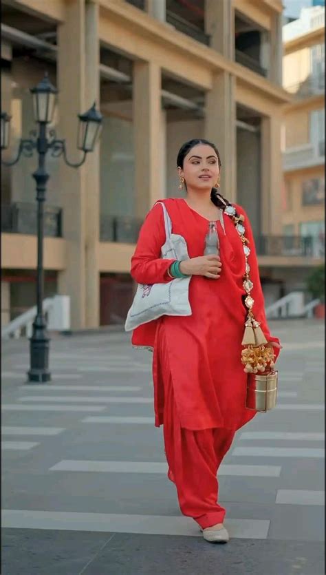 2 6m Views · 252k Likes Amreen Gill On Instagram Learn My