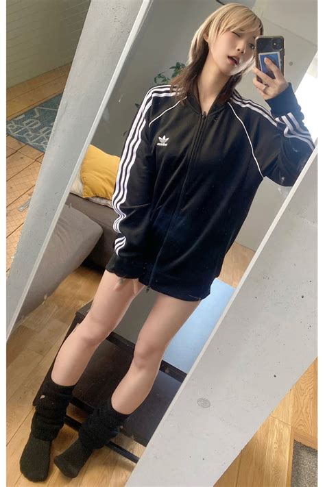 ジャージを脱ぐとつんこ、美スタイルあらわな水着姿への脱衣グラビア披露「肉体美凄い」 Entame Next アイドル情報総合ニュースサイト