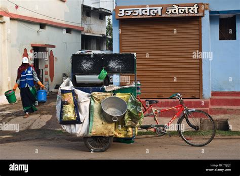 Garbage Collection India Hi Res Stock Photography And Images Alamy