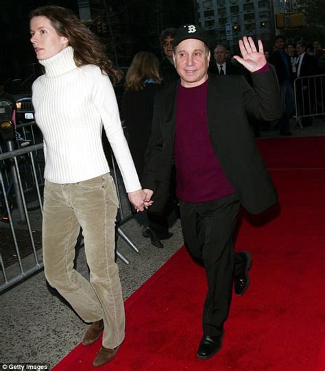 Paul Simon Performs For First Time Since Arrest With Wife Edie Brickell