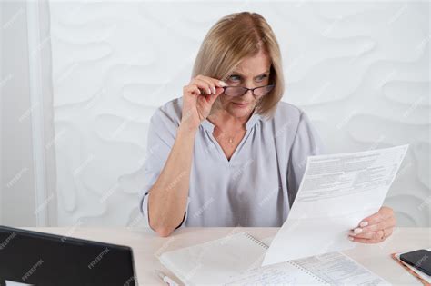 Premium Ai Image Senior Woman Working With Modern Laptop And Cheching