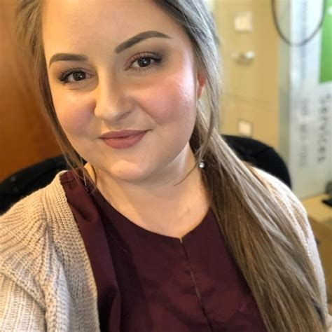 Nicolette Holcomb Linkedin