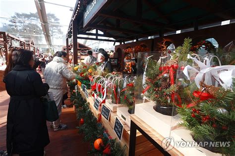 귀여운 크리스마스 미니 트리 연합뉴스