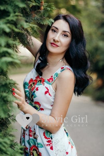 Brunette Girls Pictures And Videos Of Brunette Women Date Beautiful