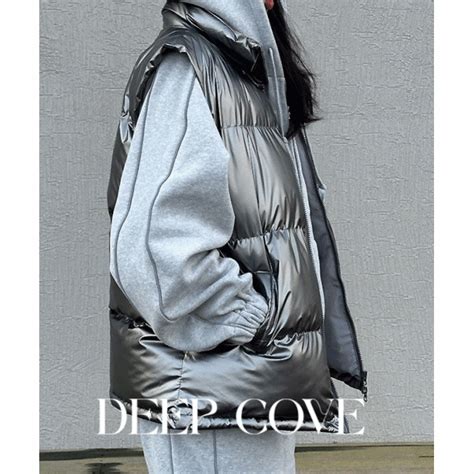 Deep 데일리조끼패딩 시밀러룩 유광조끼 무광조끼 데일리 봄 신상 커플 니트 커플티 크롭 집업 자켓 봄 가을 겨울 꾸안꾸 시밀러룩 세트 남녀공용 오버핏 데이트 데일리 에이블리