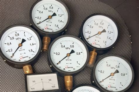 Приставы заставили старооскольца отдать контрольно-измерительные приборы