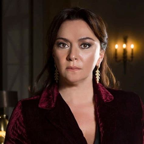 და ქალი და ქალი Added A New Photo