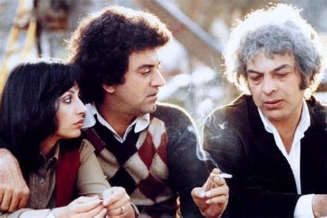 Κυκλοθυμικός Γεννήθηκε λίγο πριν την Κατοχή μέσα στον Έπος της Αλβανίας τον Μάρτη του 1940