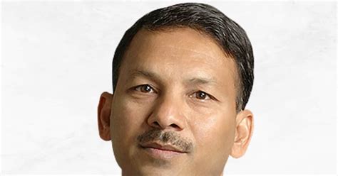 बीच में छूटी पढ़ाई फैक्‍टरी में की मजदूरी जानिए हर चुनौती से लड़ कैसे यह शख्‍स बना 12 हजार