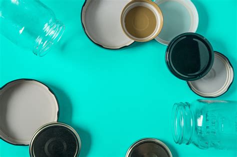 일회용 품목의 재사용을 위해 유리 항아리 뚜껑재활용 제로 폐기물 재활용 프로그램 캠페인 빈 빈 카피 스페이스에 재활용 개념 수평 시안 배경에 복사 텍스트 룸 공간 0에 대한