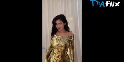 Kylie Jenner Sexy Scene In Kylie Jenner Sizzles In Sexy Christmas Photoshoot Tnaflix Com