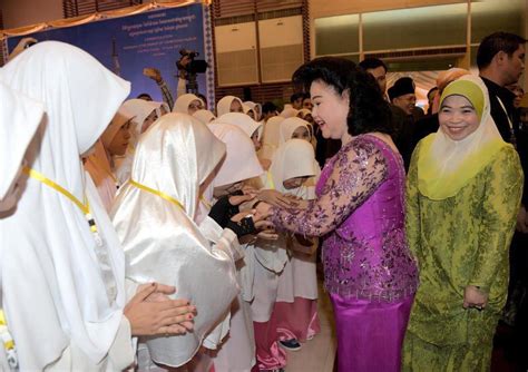 សម្ដេចតេជោ ហ៊ុន សែន និងសម្តេចកិត្តិព្រឹទ្ធបណ្ឌិត អបអរសាទរ និងជូននូវពរជ័យសិរីសួស្ដី សុភមង្គល