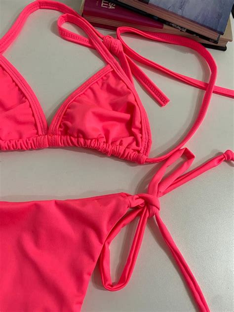 Roupas Femininas Biquínis Saídas De Praia Moletons Bolsas Ecobags