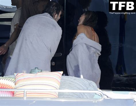 Margot Robbie Sexy Photos Sexy E Girls