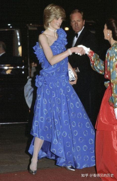 老照片 戴安娜与查尔斯王子的世纪婚礼 历史上最受欢迎的皇家婚礼 知乎