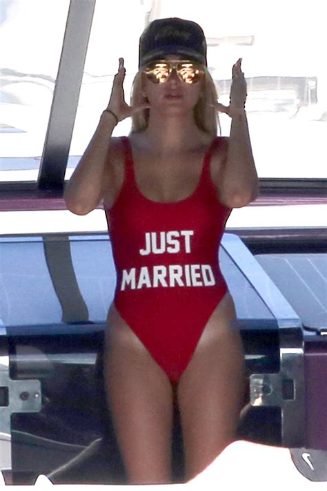 Naked Hailey Baldwin Added By Momusicman