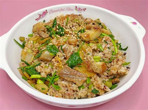 향긋한 돼지고기 미나리 볶음밥 만드는 법