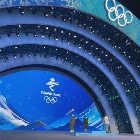 冬奥会北京颁奖广场进行颁奖仪式全要素演练赛时场馆冰雪