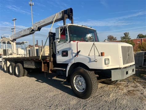 Fassi Straight Boom Crane Mounted On 2000 Volvo Wg 8x6 Boom Truck Bic