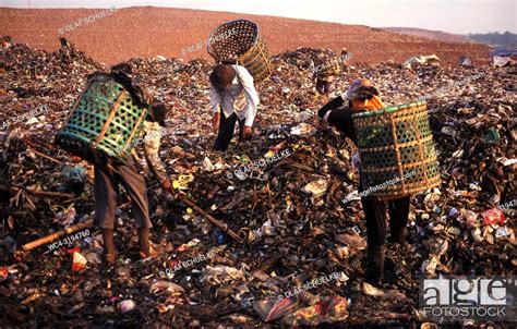 Jakarta Java Indonesia Asia Indonesian Garbage Collectors Are Searching For Recyclable