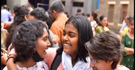 Upsc Result 2022 यूपीएससी में रहा बेटियों का दबदबा 933 में से 320